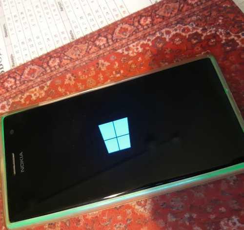 Продам Nokia Lumia 735