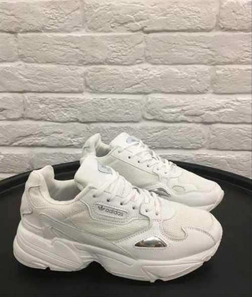 Женские кроссовки Adidas Falcon