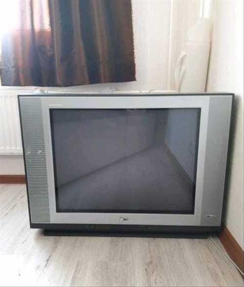 Телевизор LG с большим плоским экраном