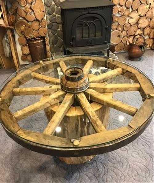 Столик из настоящего колеса телеги и массива дуба