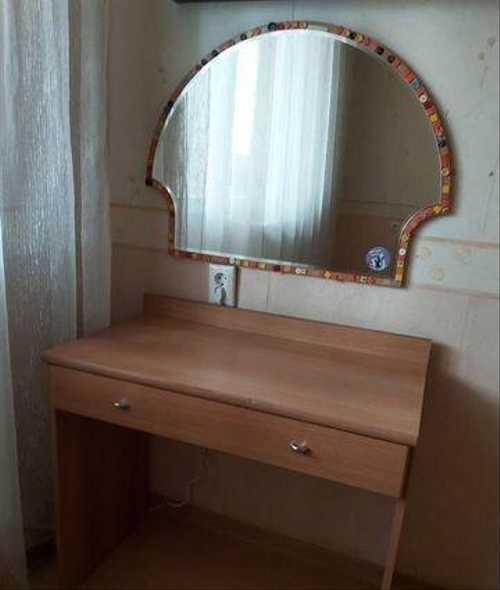 Столик туалетный с зеркалом бу