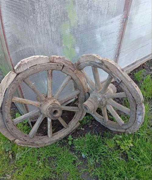 Старинные колёса от телеги