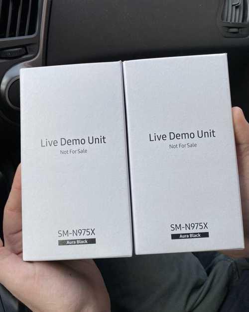 Samsung live demo. Samsung s10e Live Demo Unit. Самсунг Live Demo Unit. Гравировка Live Demo Unit. Live Demo Unit not for sale.