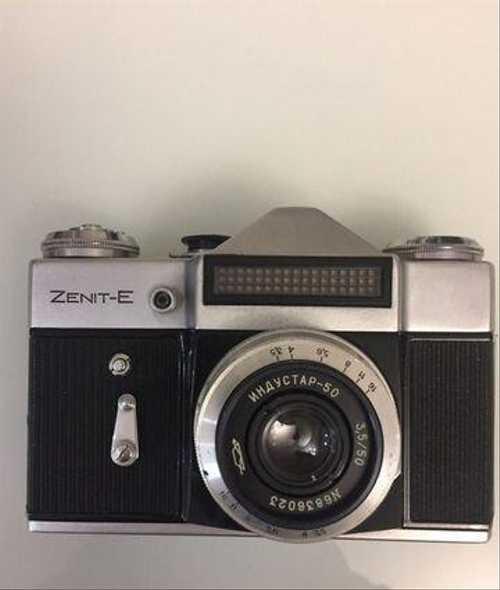 Пленочный фотоаппарат Зенит в оригинальном футляре