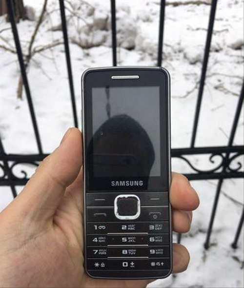 Телефон Samsung GT-S5611