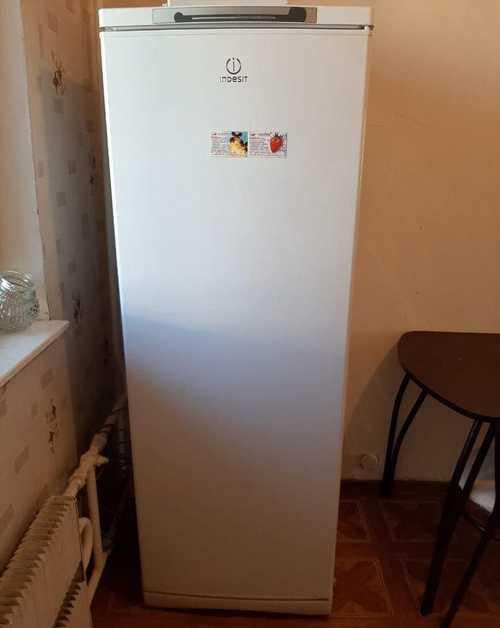 Холодильник диван микроволновка стол со стульями