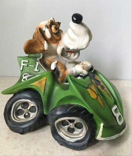 Фигурка-копилка Собака на гоночной машине
