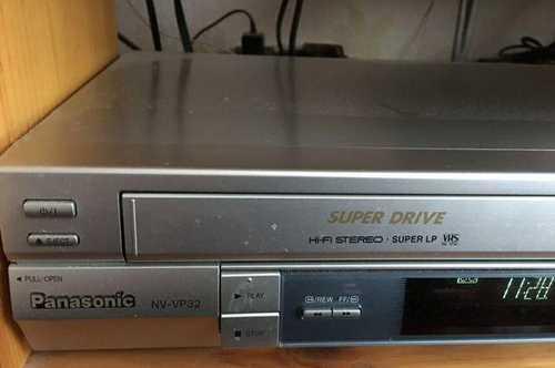 Видеомагнитофон-DVD-плейер Panasonic nv-vp32
