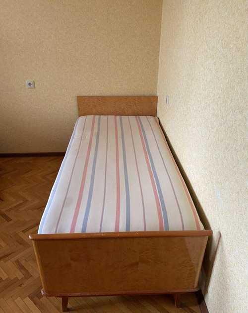 Кровать из карельской березы