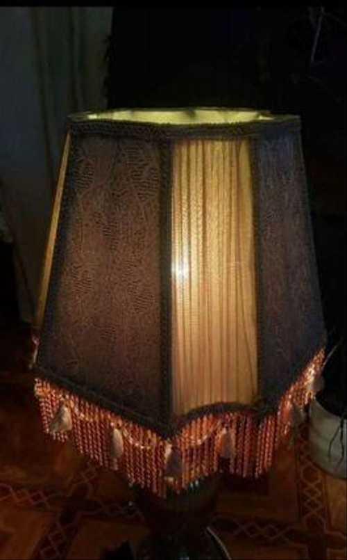 Декоративная настольная лампа