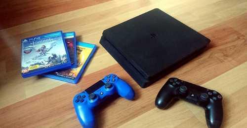 PS4 Slim 1Тб + 2 джойстика + 4 игры