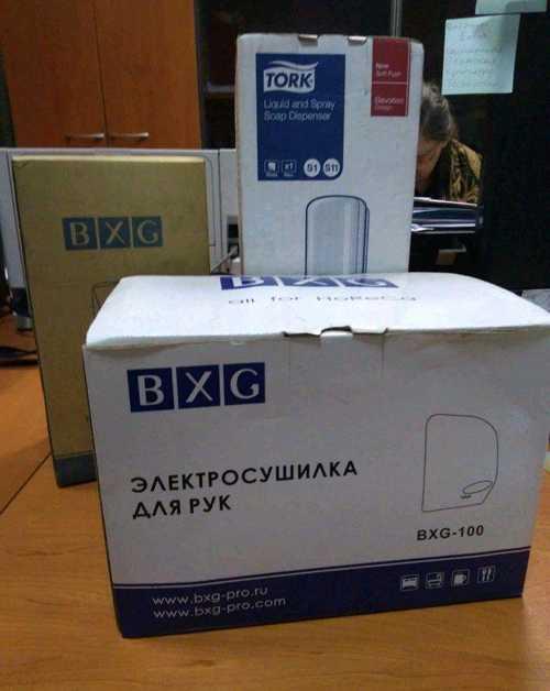 Дозаторы жидкого мыла BXG-SD-1188 и Tork Elevation