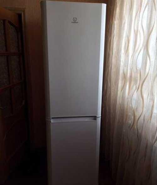 Холодильник indesit bia201