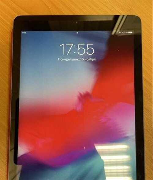 iPad Air (WiFi, без SIM), с чехлом