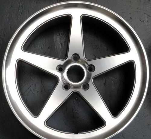 Новые диски R18 5х114,3 Vossen LC101 на Toyota