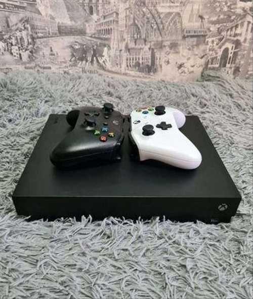 Xbox one x с 2-мя геймпадами