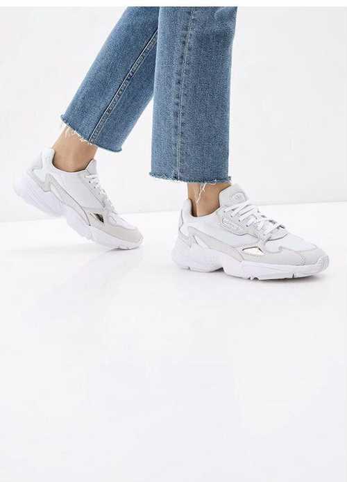 Продам кроссовки Adidas Falcon W
