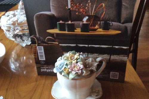 Чашка декоративная с цветами выполненные из фарфор