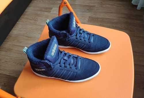 Утеплённые кроссовки adidas
