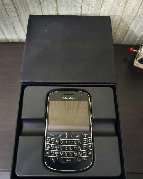 Телефон BlackBerry Bold 9900