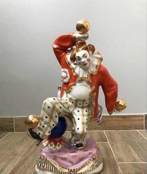 Фарфоровая статуэтка Клоун с золотыми шарами (Верб