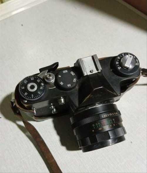 Пленочный фотоаппарат (Зенит)
