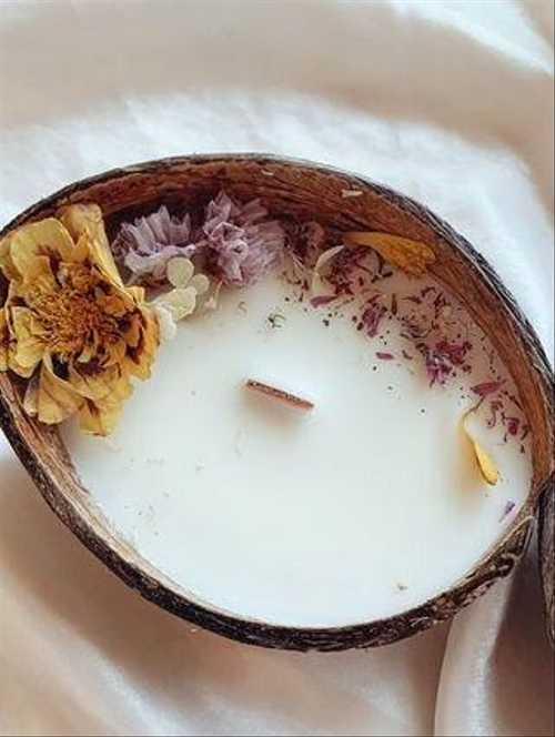 Ароматическая свеча из соевого воска в кокосе