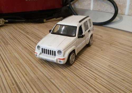 Модель автомобиля игрушка Jeep Liberty