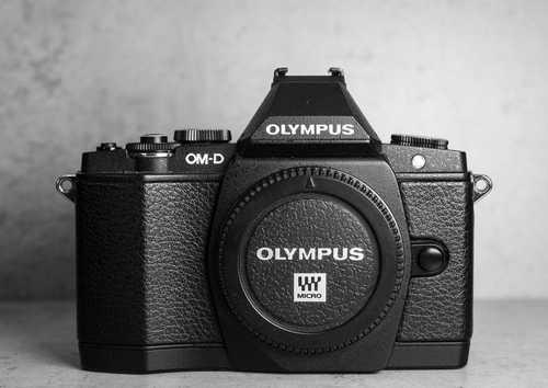 Olympus OM-D E-M5 + HLD-6