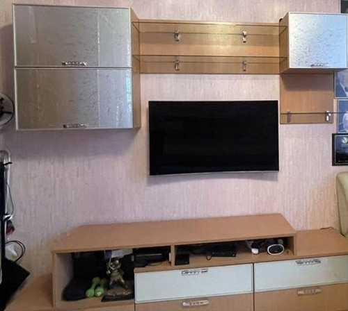 Навесные шкафчики, стелянные полки, комолеые ящики