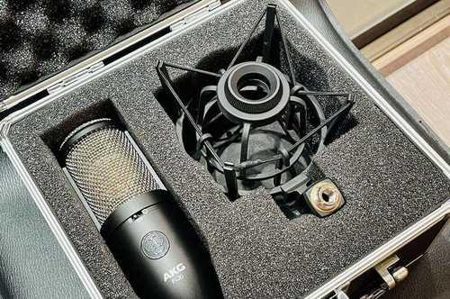 Студийный микрофон AKG P420 + стойка (новый)