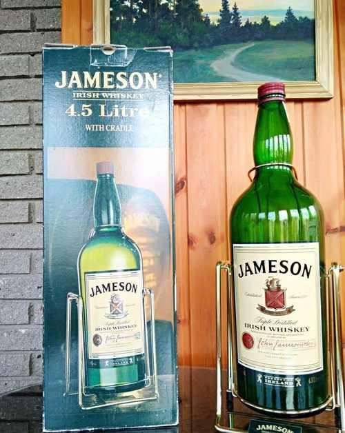 Бутыль 4,5л из под виски Jameson на качелях