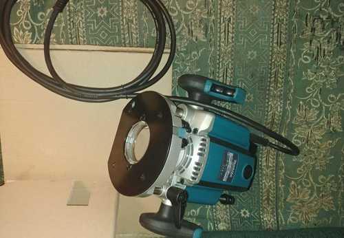 Новый ручной фрезер по дереву makita RP2300FC