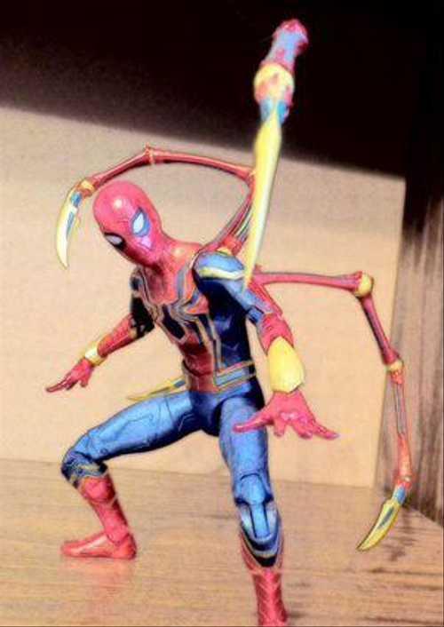 Фигурка Iron Spider-Man Marvel Select