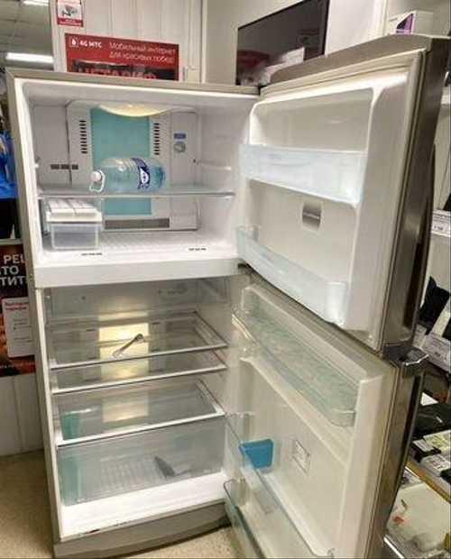 Очень вместительный холодильник toshiba GR-M64RD