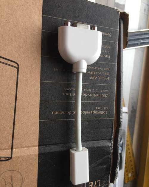 Apple Mini-DVI to VGA Adapter