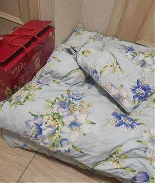 Пуховая подушка и одеяло