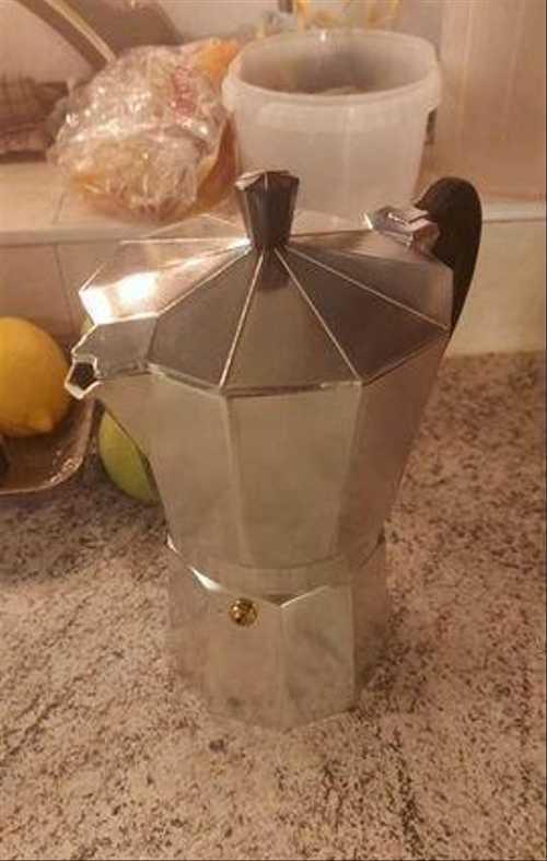 Кофеварка гейзерная Bekker (450мл)