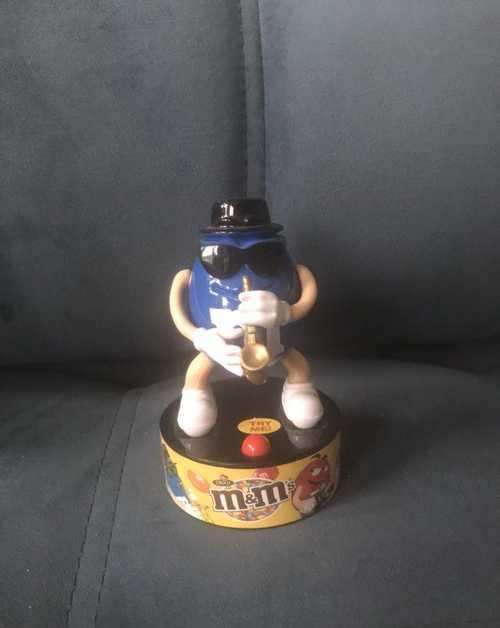 Игрушка M&M’s саксофонист