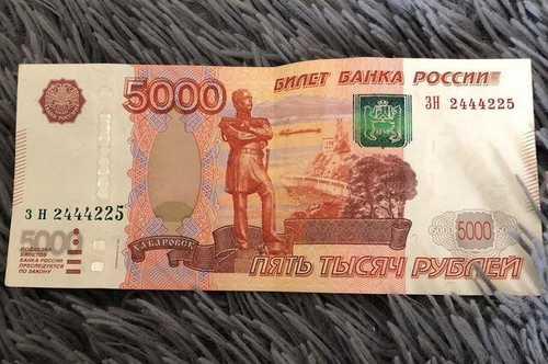 Памятник на 5000 купюре