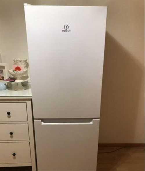 Холодильник indesit DS316W