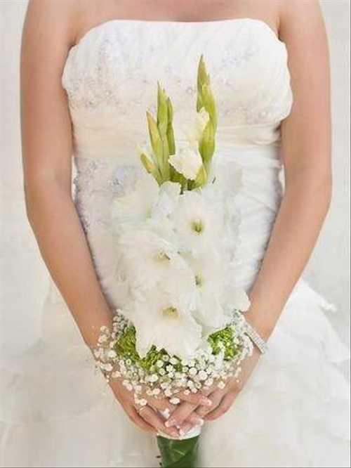 Гладиолусы в букетах невесты