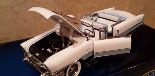 Коллекционная модель 1955 Packard Caribbean 1:24