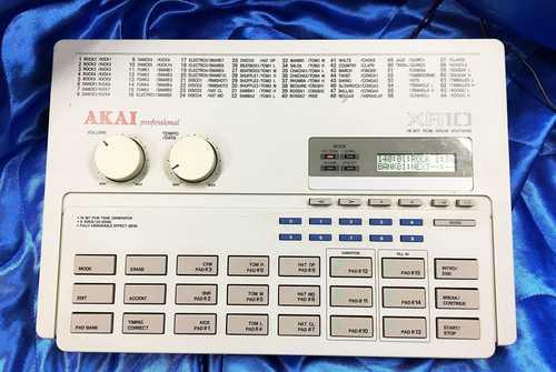 Akai XR10 драм-машина