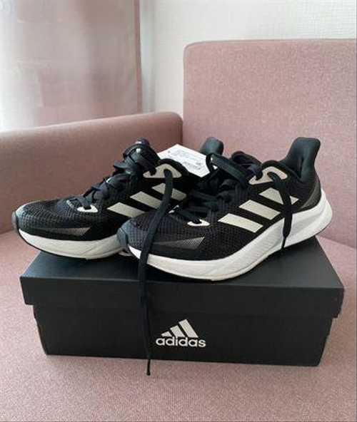 Кроссовки Adidas женские 37,5