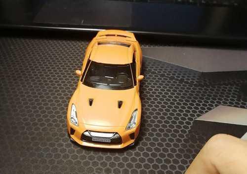 Модель машинки Nissan GT-R