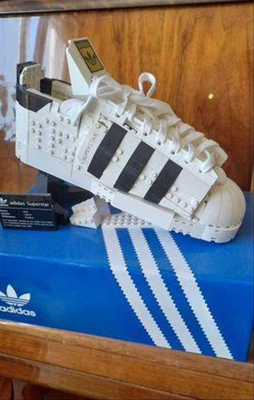 Кроссовок adidas Superstar (аналог Лего)
