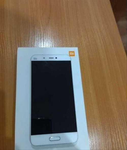 Телефон Xiaomi MI5