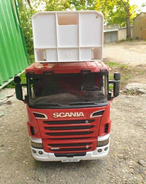 Пожарная машина Scania фирмы Bruder