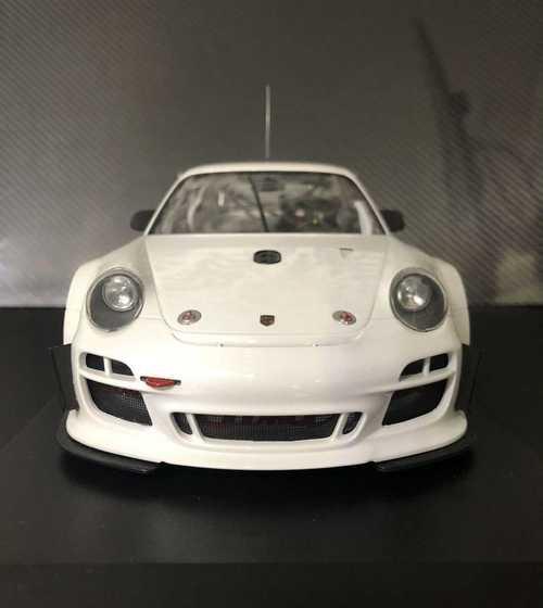 Minichamps Porsche 911 GT3R Street 2010 1/18